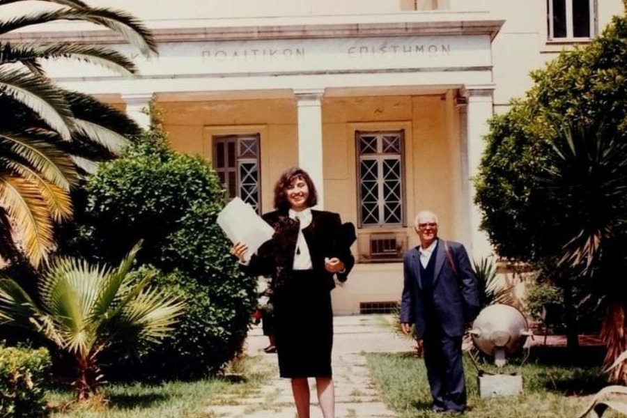 Η Αννα Ρούσσου τελείωσε 4 σχολές, είναι εργαζόμενη μαμά και μέχρι ...